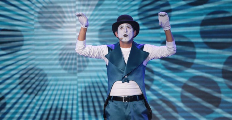 El mimo Romeo hizo visible lo invisible en la Gala de Talento Chileno ...
