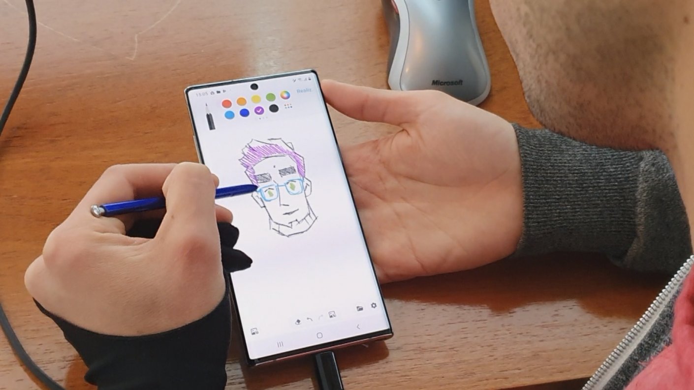 Así son los PowerPhone, la nueva generación de celulares para generar ...
