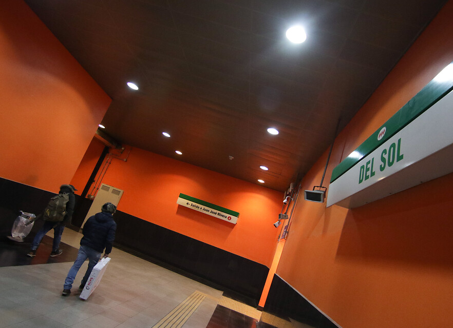 Tras 10 meses, la estación de Metro Del Sol reabrió sus puertas ...