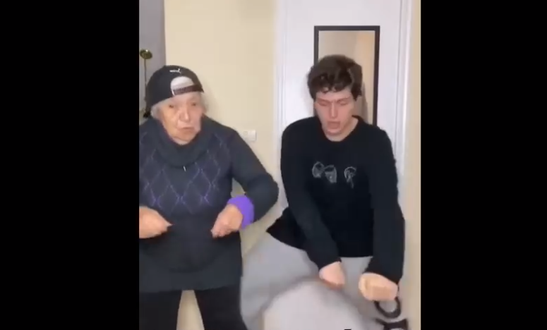 Conoce a Ignacio Orellana y su abuela Julia, la dupla que arrasa en TikTok - Chilevisión