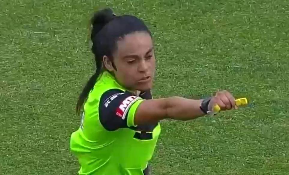 Histórico: Por primera vez una árbitra dirigirá un partido de la ...