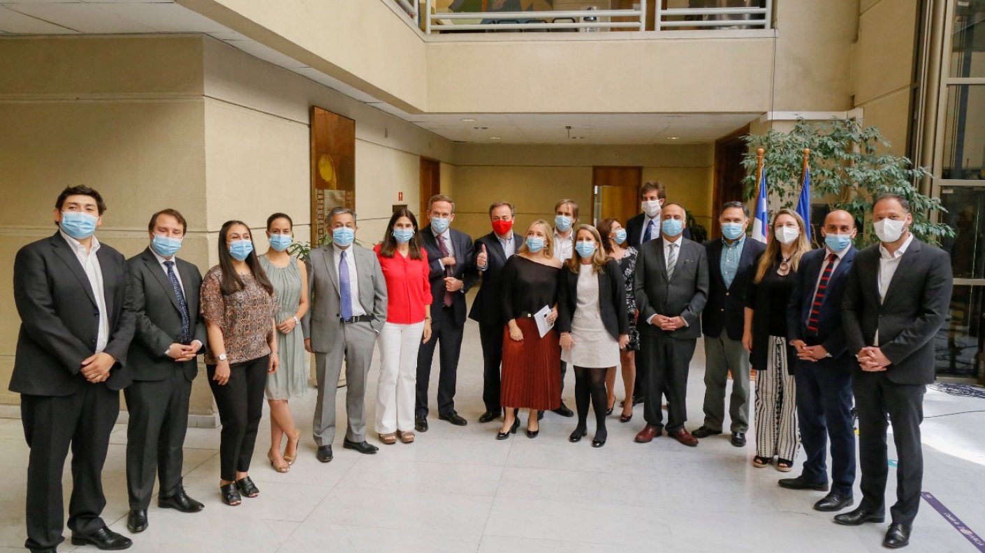 Diputados de Chile Vamos acusan un "golpe de estado blando" tras proyecto para adelantar ...