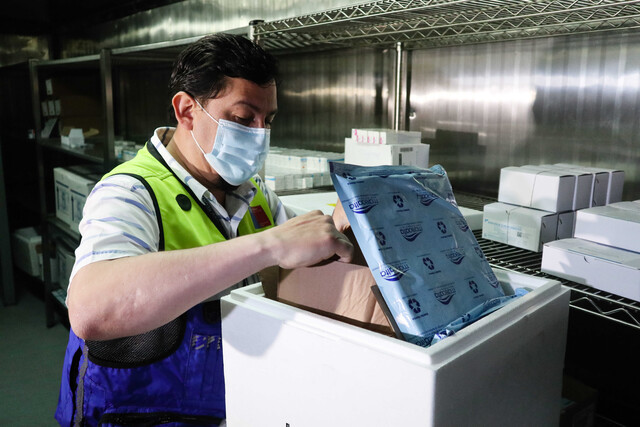 Son 44 mil dosis: Nuevo cargamento de vacunas Pfizer llega este miércoles al país - Chilevisión