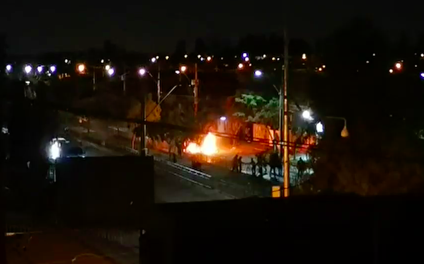 Ataque con bombas molotov provocó amago de incendio en comisaría de Bajos de Mena - Chilevisión