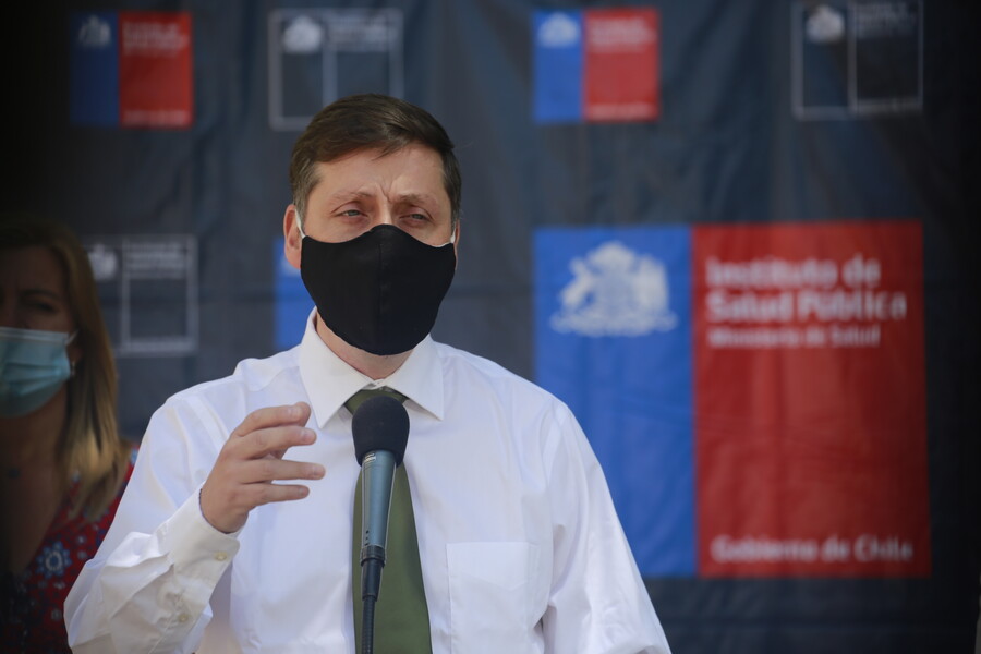 AstraZeneca en Chile: ISP podría recomendar no aplicar la vacuna a ...