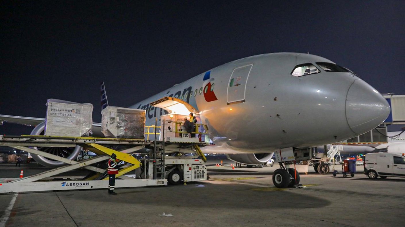 Llegó un nuevo cargamento de más de 470 mil vacunas de Pfizer y AstraZeneca - Chilevisión