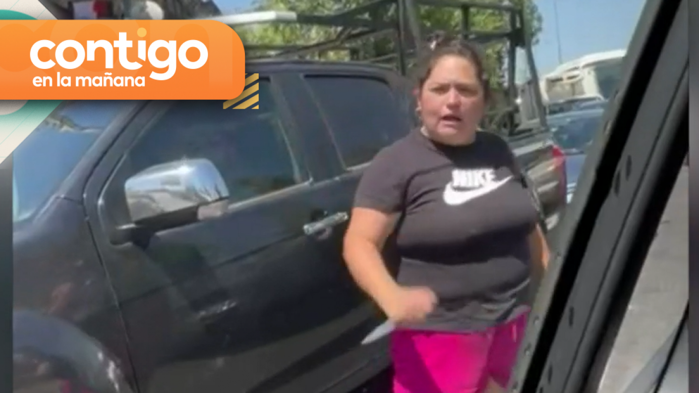 Violento actuar: Captan a mujer amenazando con cuchillo a conductor - Chilevisión