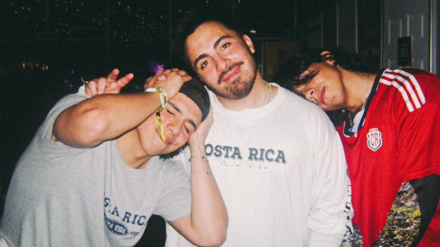 Conoce a Latin Mafia: El trio de hermanos que llega a Lollapalooza Chile 2024 - Chilevisión
