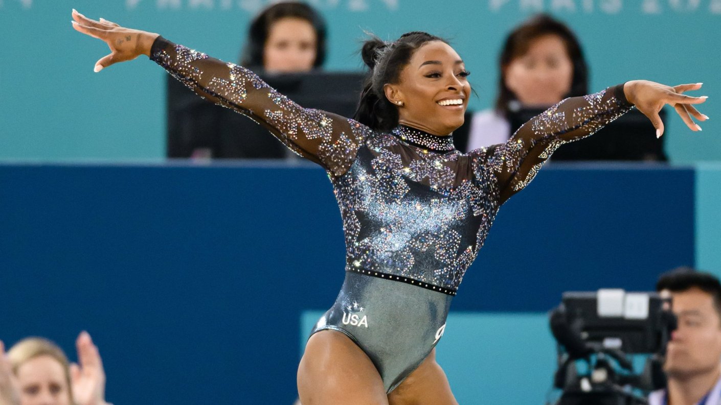 Con miles de cristales: Cuánto cuesta el lujoso traje que utilizó Simone Biles en París 2024 ...