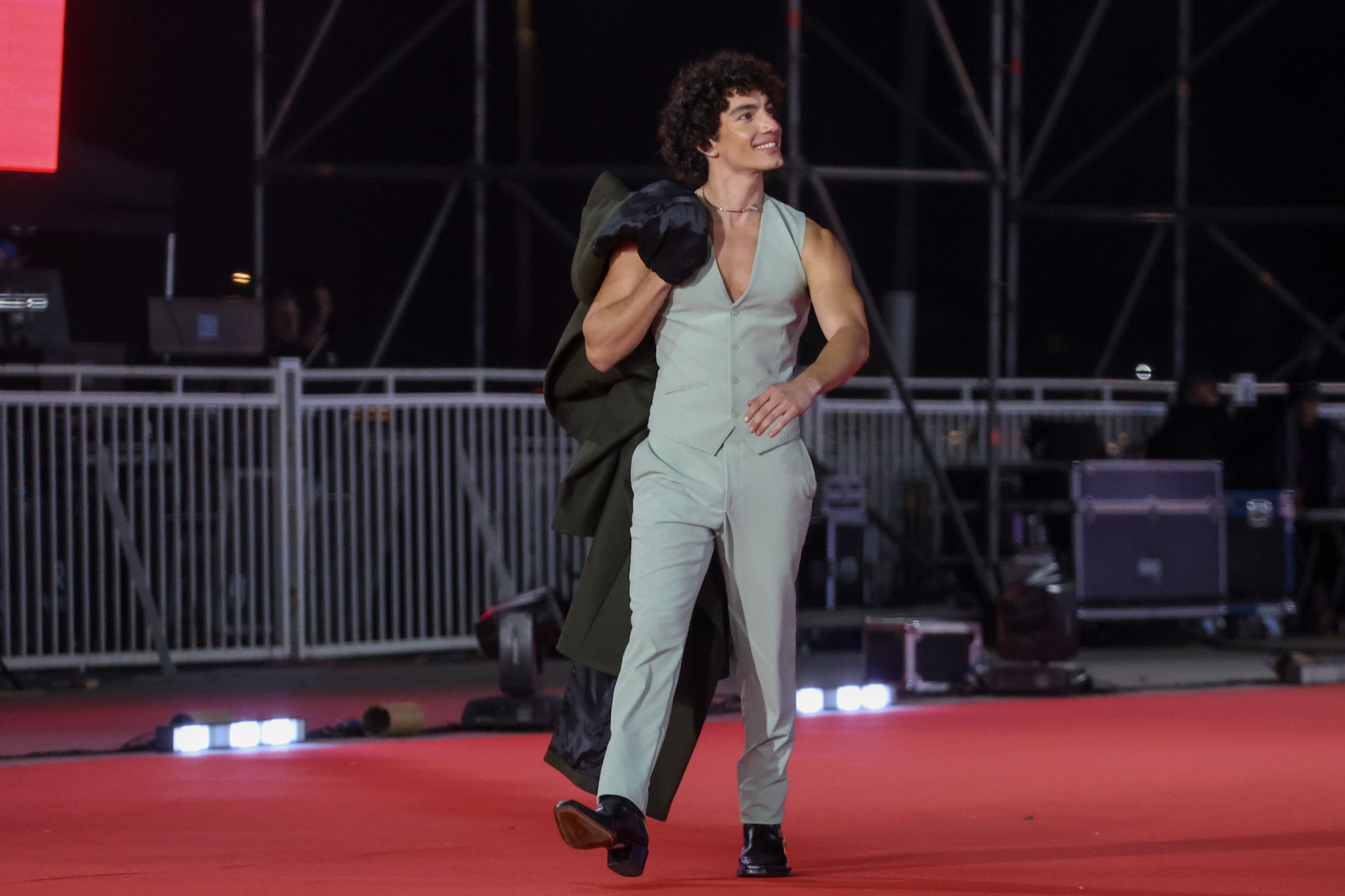 El brillo se tomó la alfombra roja: Los mejores looks de la Gala de Viña 2025 - Chilevisión